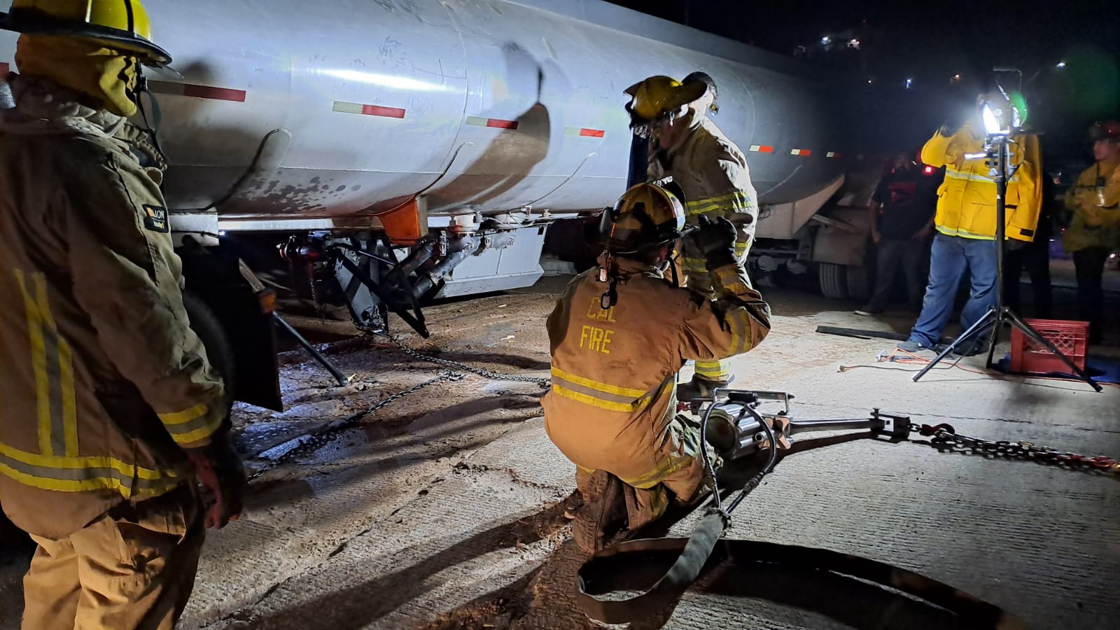 ENCABEZA ALCALDE JFGN OPERATIVO PARA CONTROLAR DERRAME DE DIÉSEL ...